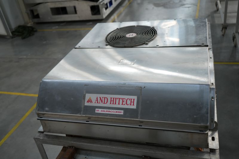 Roof-Mounted Package Unit (RMPU) for Locomotives