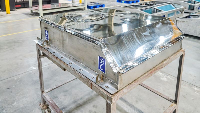 Roof-Mounted Package Unit (RMPU) for Locomotives